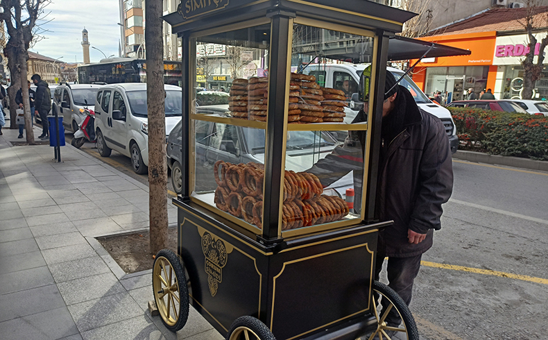 Tarihi dokuya uygun yeni simit arabaları - Çorum Haber, Çorum Son ...