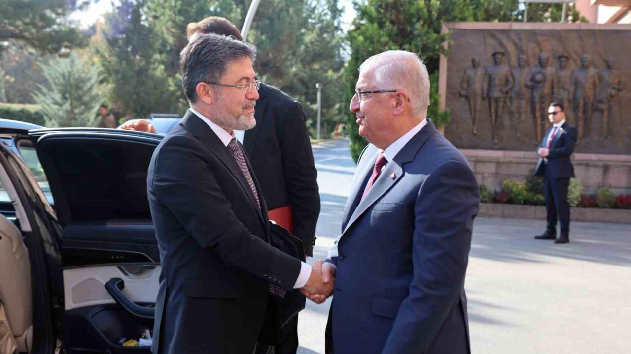 Milli Savunma Bakanı Güler, Tarım ve Orman Bakanı Yumaklı ile bir araya ...