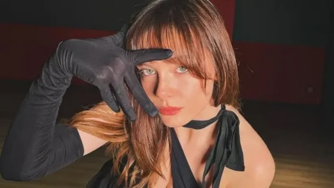 Zeynep Sude Oktay kimdir, kaç yaşında, nereli? Manifest grubunun dikkat ...